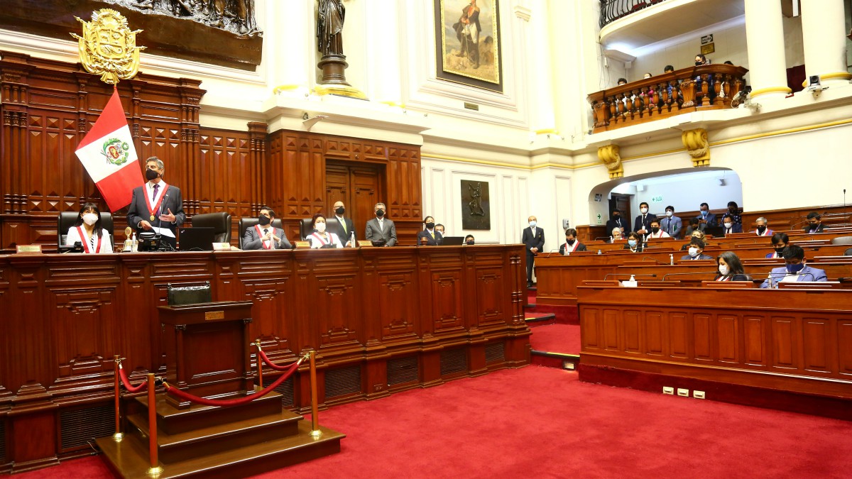 Constitución Política del Perú Comentada y Actualizada 2025