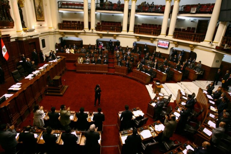Constitución Política del Perú Comentada y Actualizada 2025